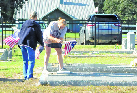 Snook residents honor veterans’ graves with flags | Burleson County Tribune