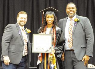 SHS’ Carter asks ‘Who am I?’ during valedictorian speech | Burleson ...